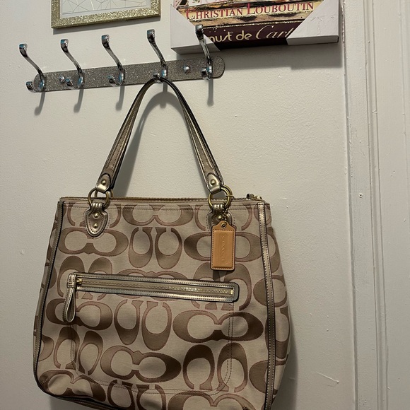 Coach | Bags | Coach Poppy Hallie Xl Bag In Dusty Tan Signature C ...
